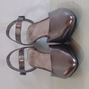 Clarks | Shoes | Clarks Silver Leather Heels Size 2 | Poshmark